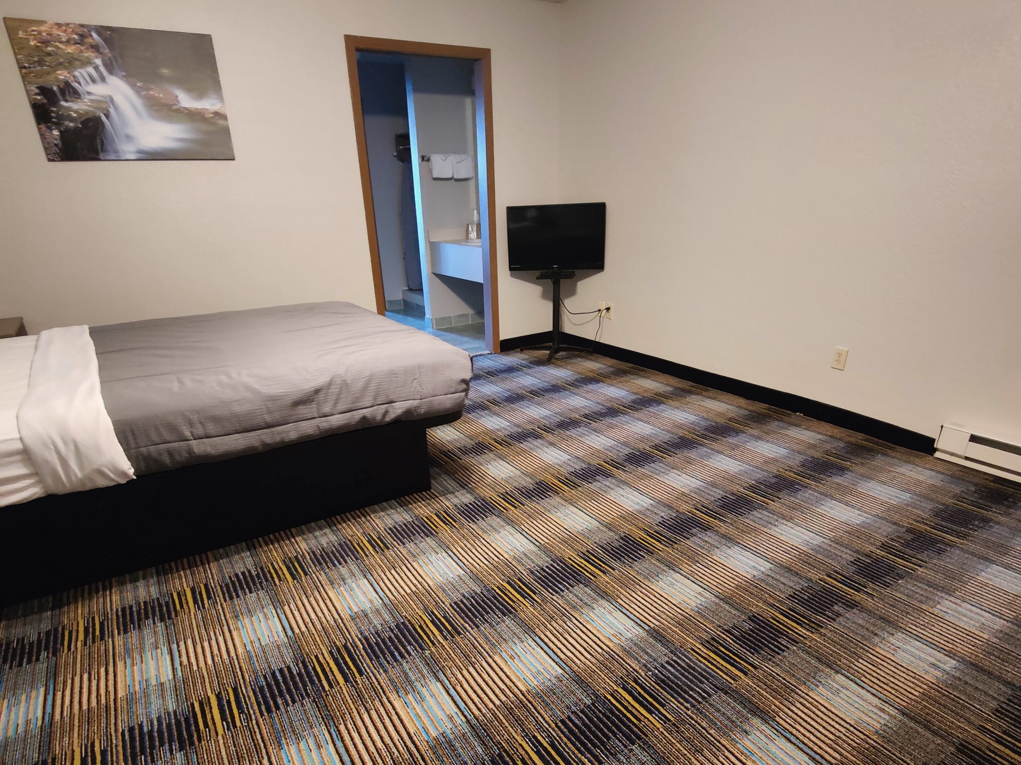 Queen, King, Whirlpool, 2 or 3 Room Suites and Handicap Accessible Rooms